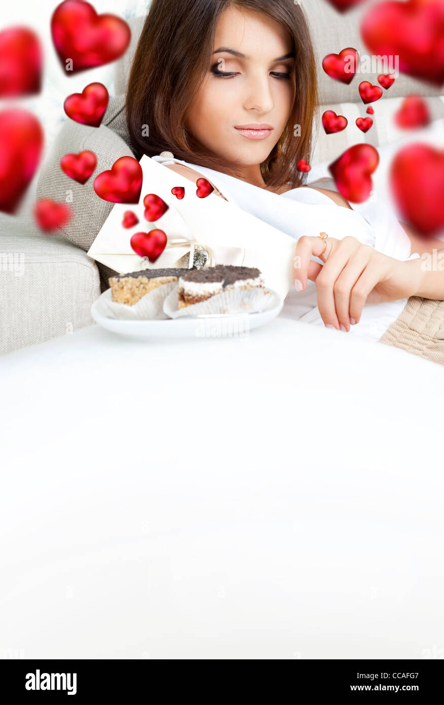 People sitting around birthday cake hi-res stock photography and images ...