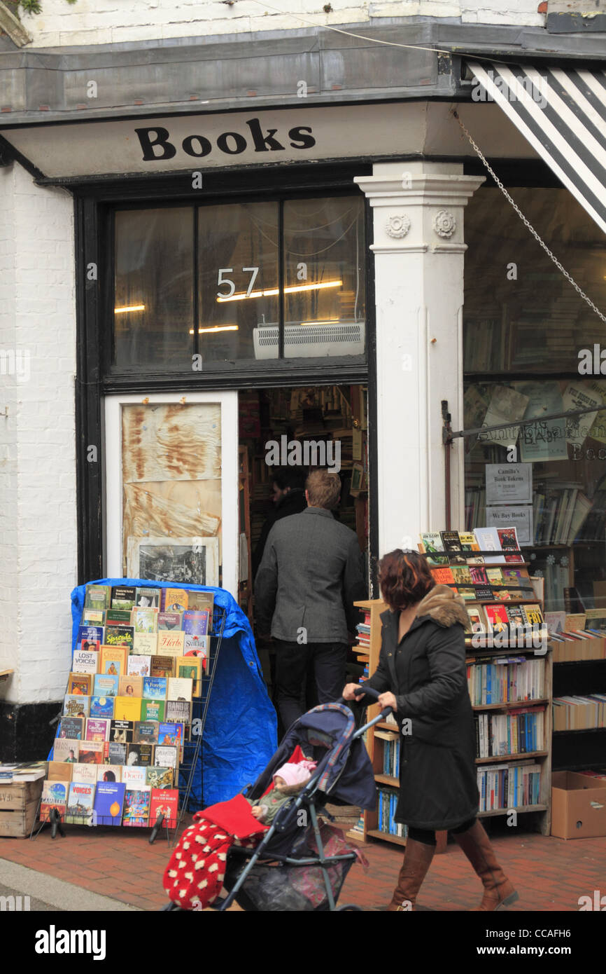 Old shop frontage hi-res stock photography and images - Alamy