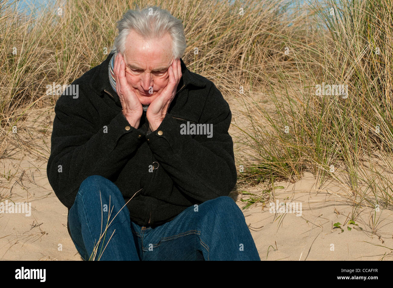 Old man beach sad hi-res stock photography and images - Alamy