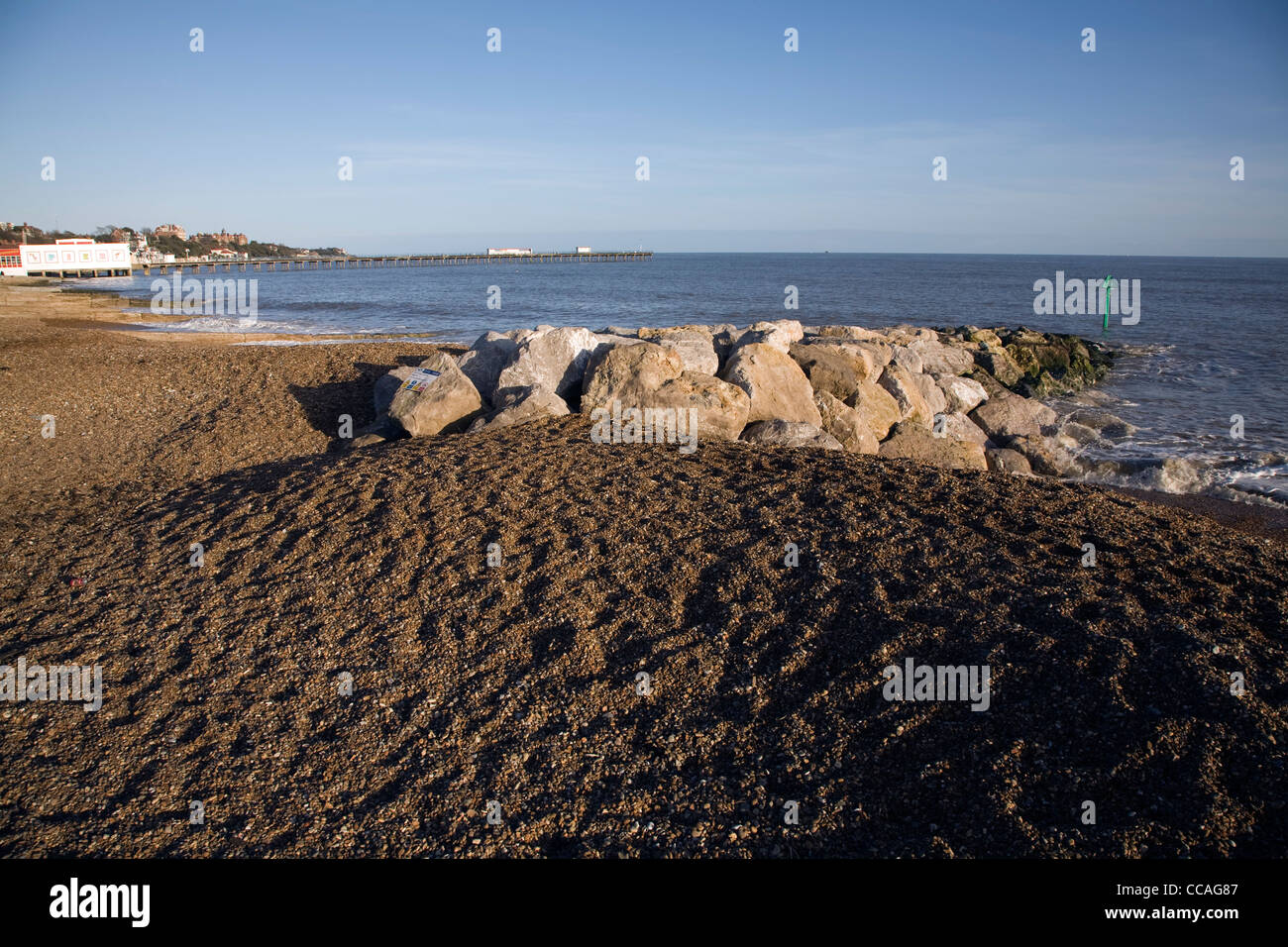 Rock groyne shingle beach Felixstowe, Suffolk Stock Photo - Alamy