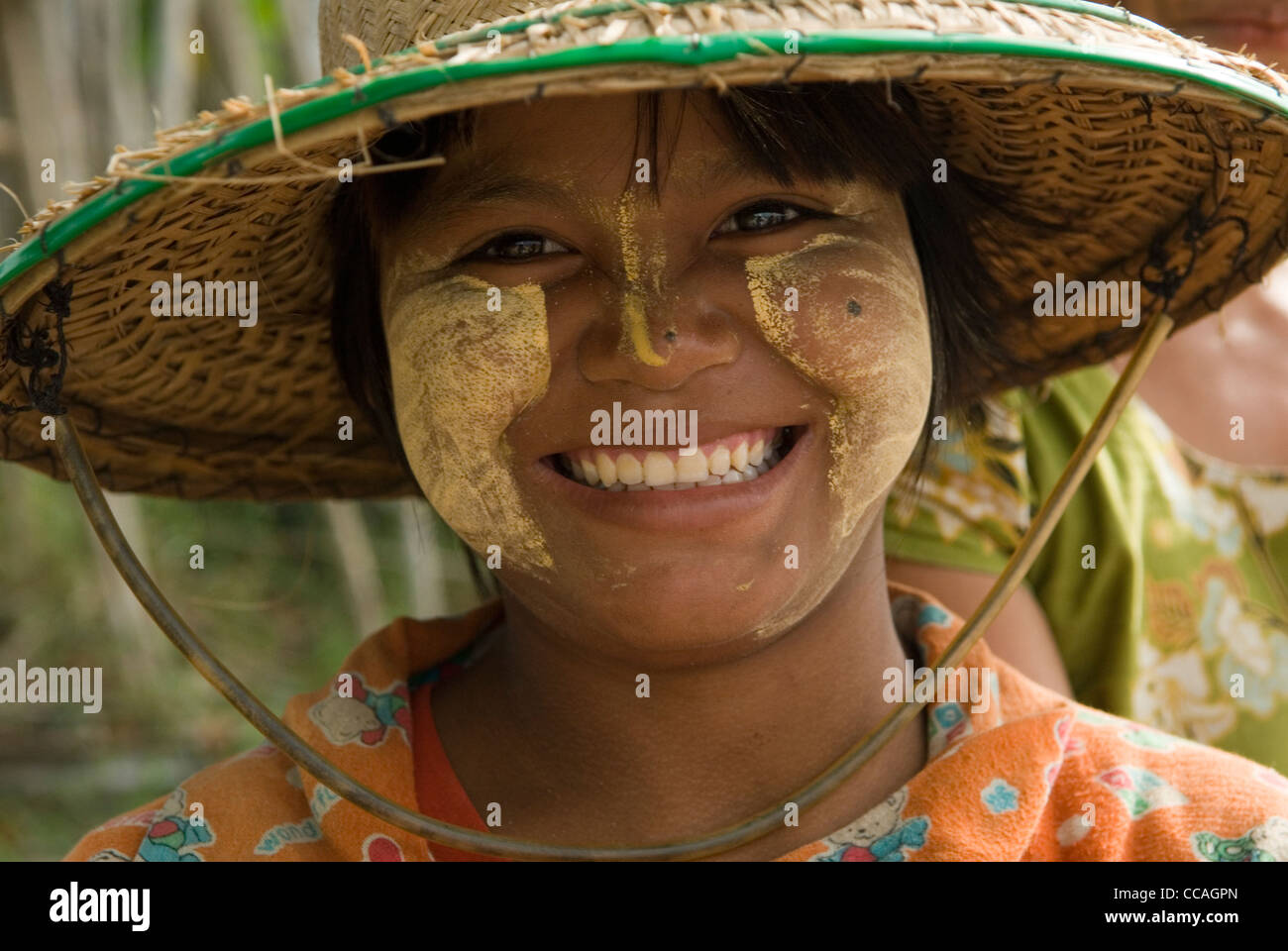 Thanakha paste portrait myanmar hi-res stock photography and images - Alamy