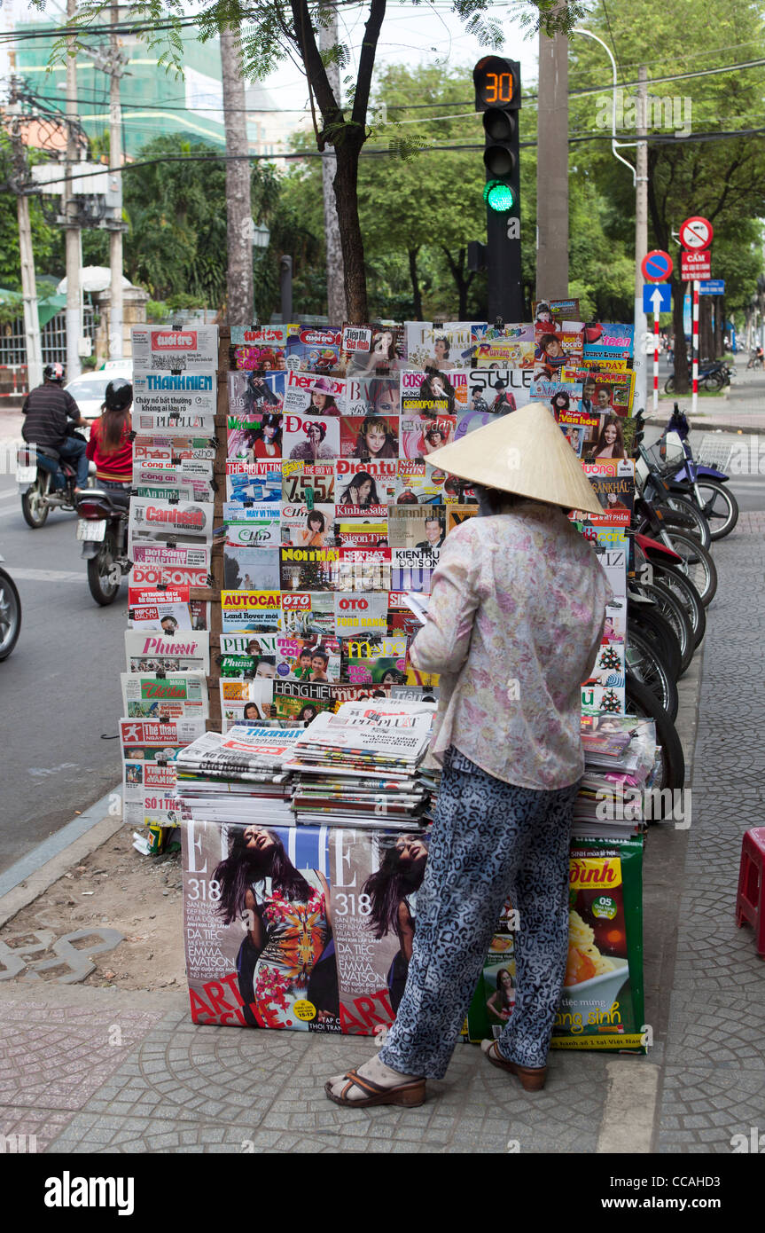 Magazine stall hi-res stock photography and images - Alamy