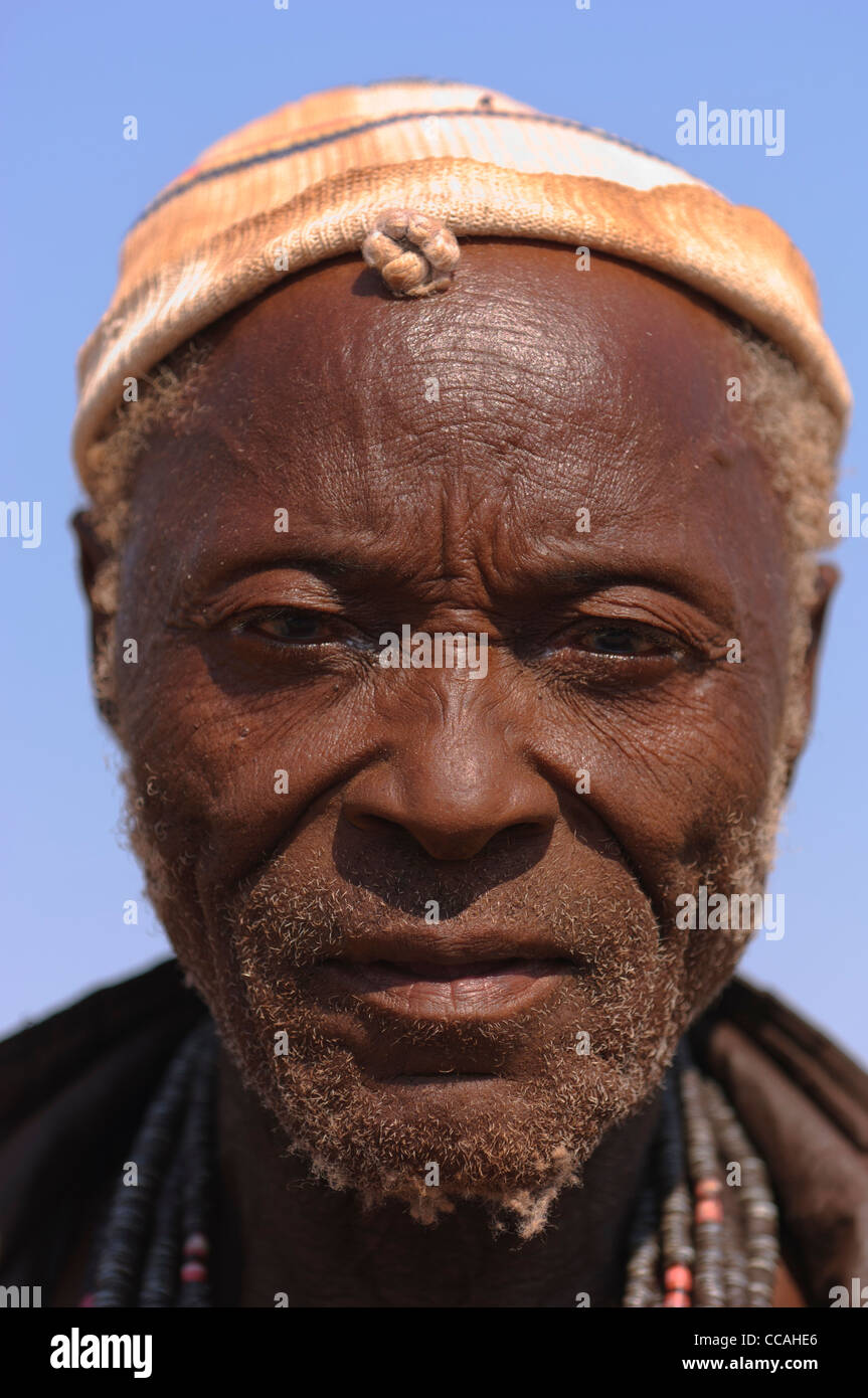 Portrait of senior Himba man. Kaokoland, Northern Namibia Stock Photo ...