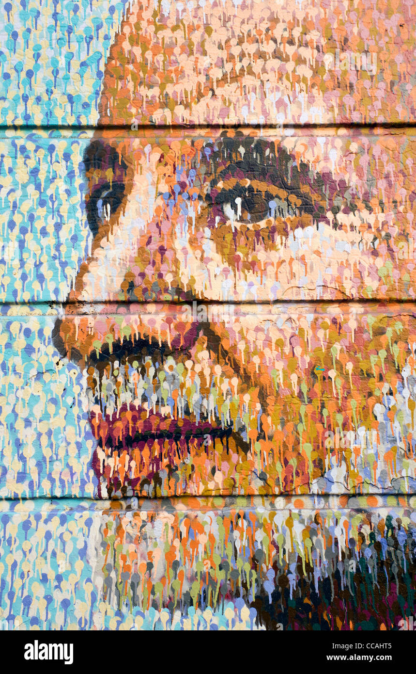 Street art face hi-res stock photography and images - Alamy
