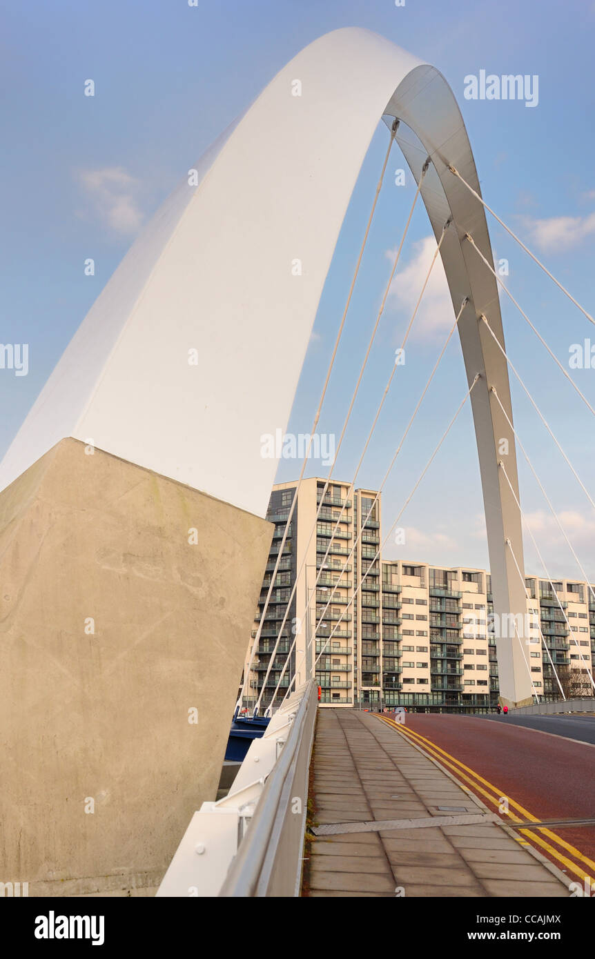 The Clyde Arc (squinty) bridge in Glasgow connects Fiineston on the ...