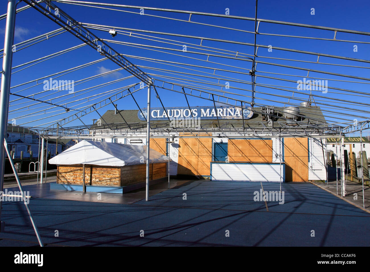 End framing hi-res stock photography and images - Alamy