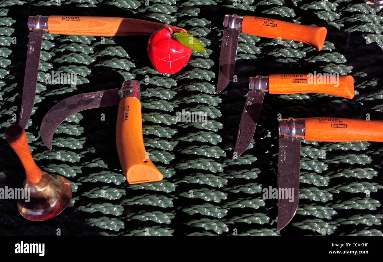 Knives on display in store window Stock Photo - Alamy