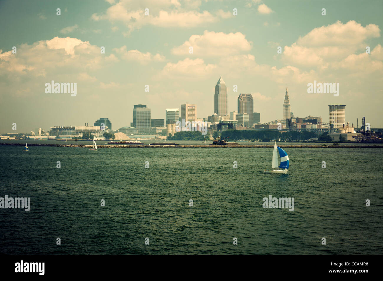 Cleveland skyline view hi-res stock photography and images - Alamy