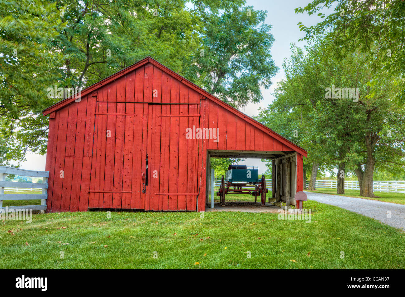Old barn doors hi-res stock photography and images - Alamy