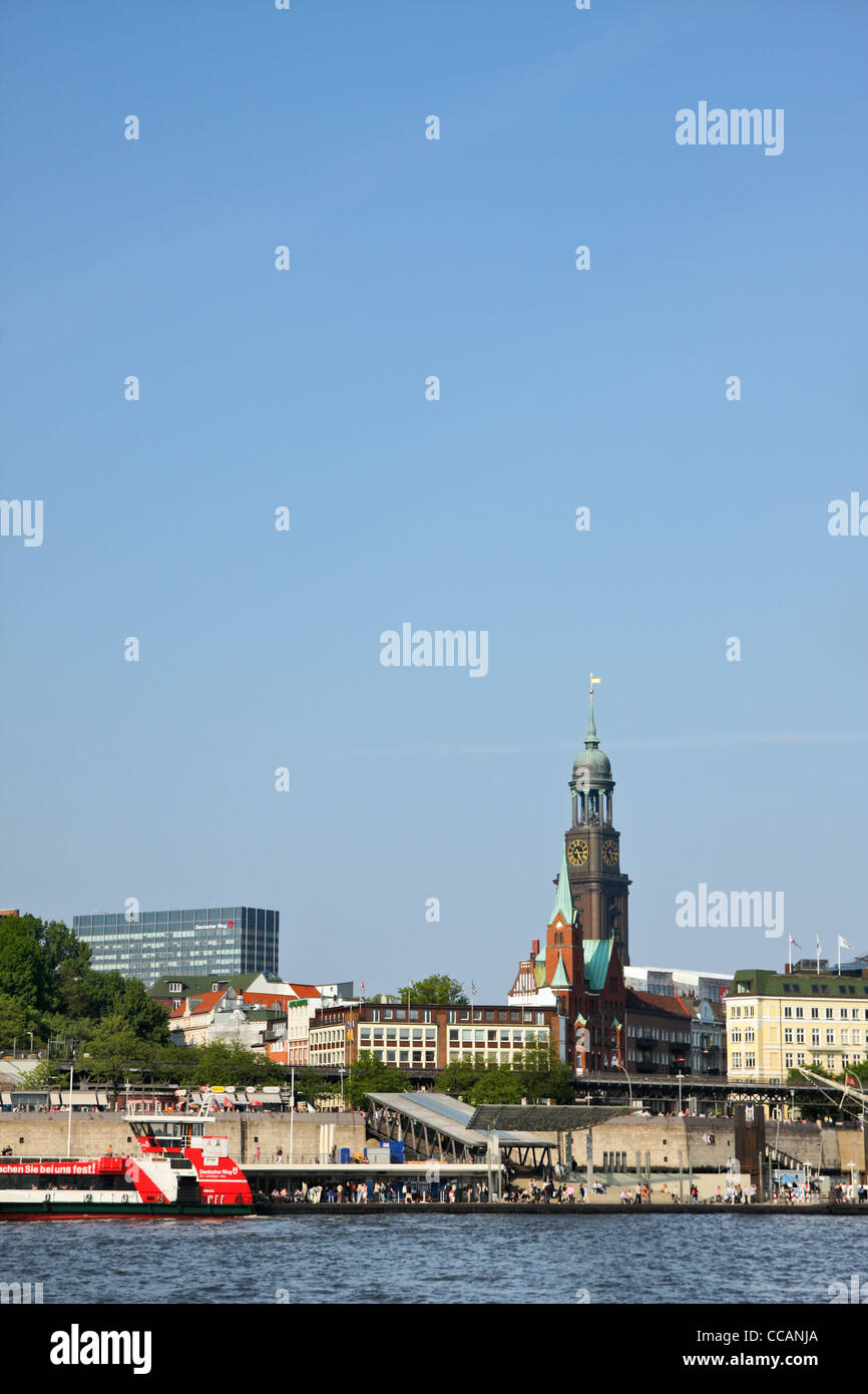 Hamburg port buildings hi-res stock photography and images - Alamy