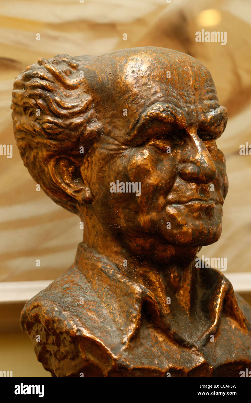 David ben gurion statue hi-res stock photography and images - Alamy