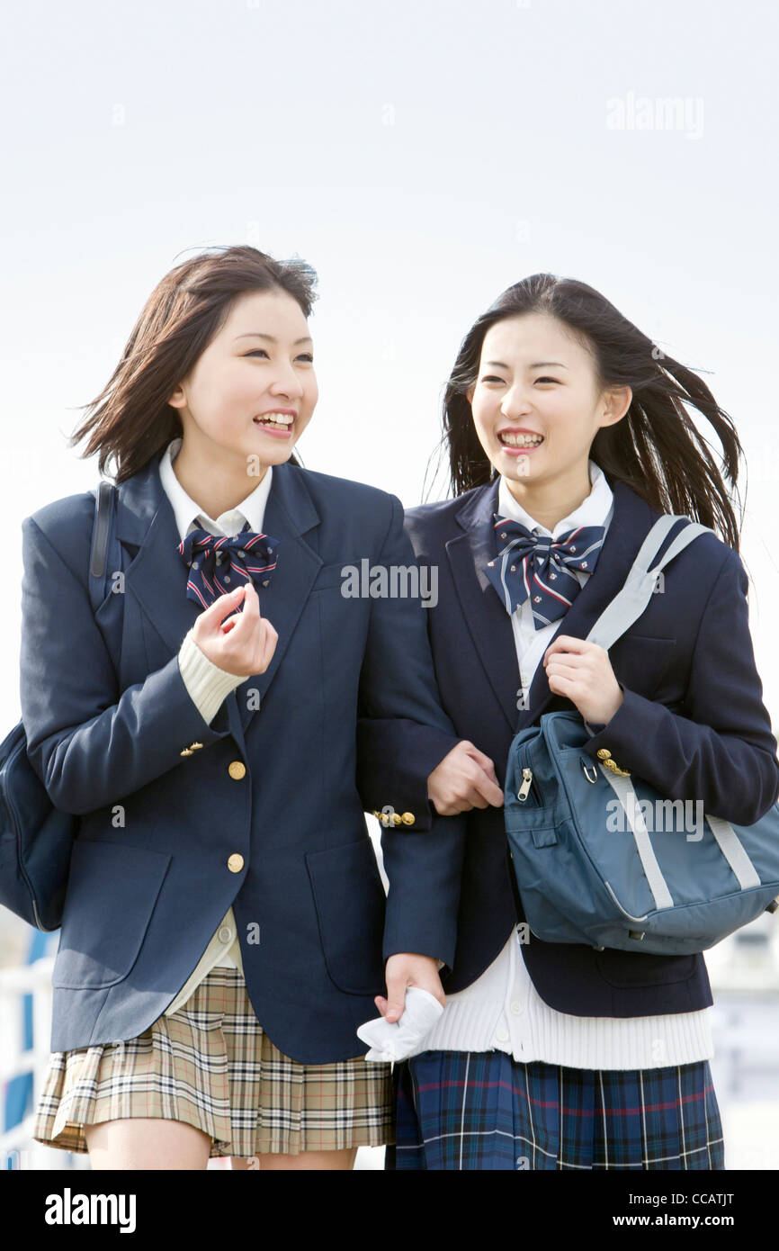Two high school girls walking Stock Photo - Alamy