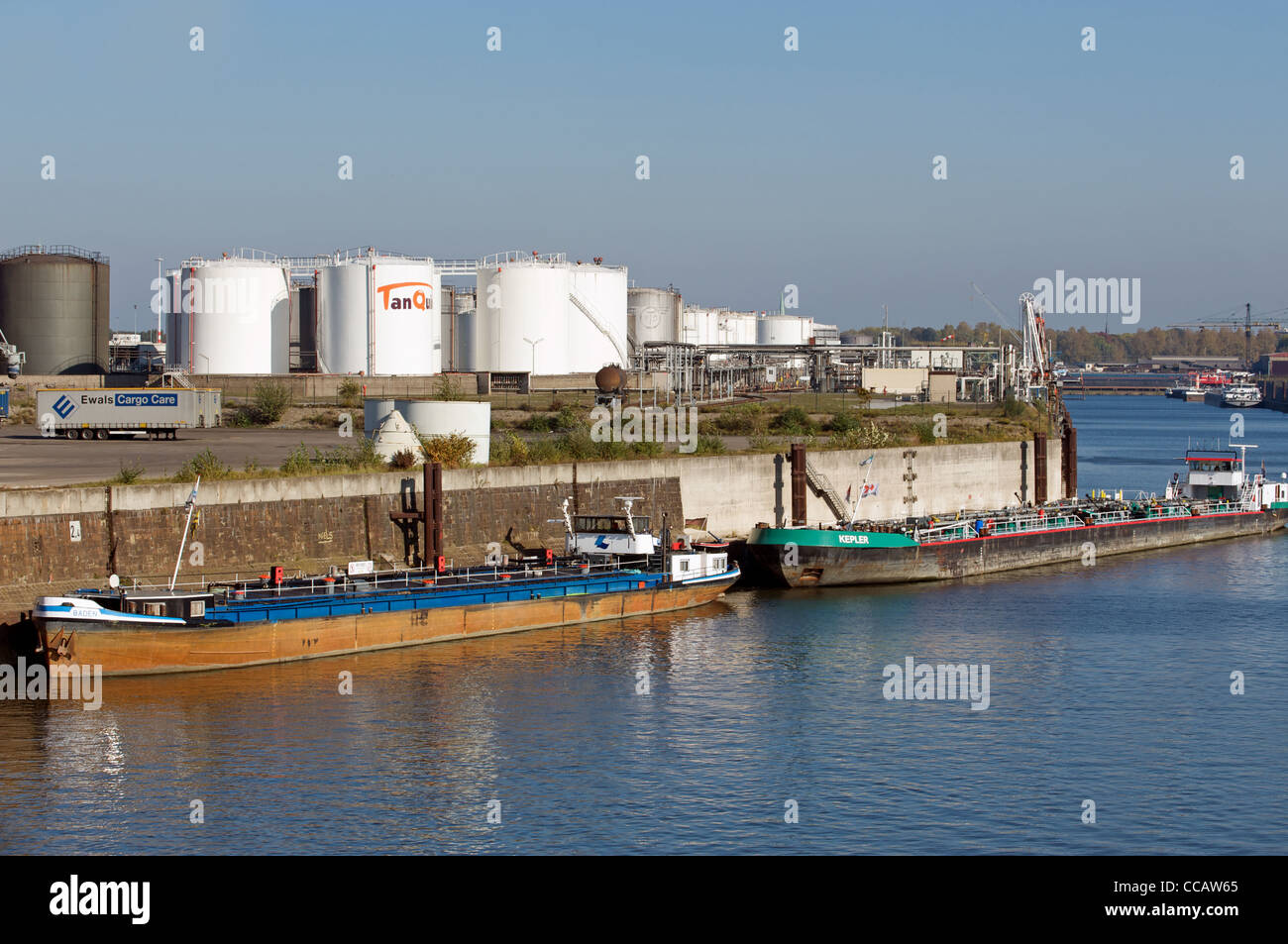Storage barges hi-res stock photography and images - Alamy
