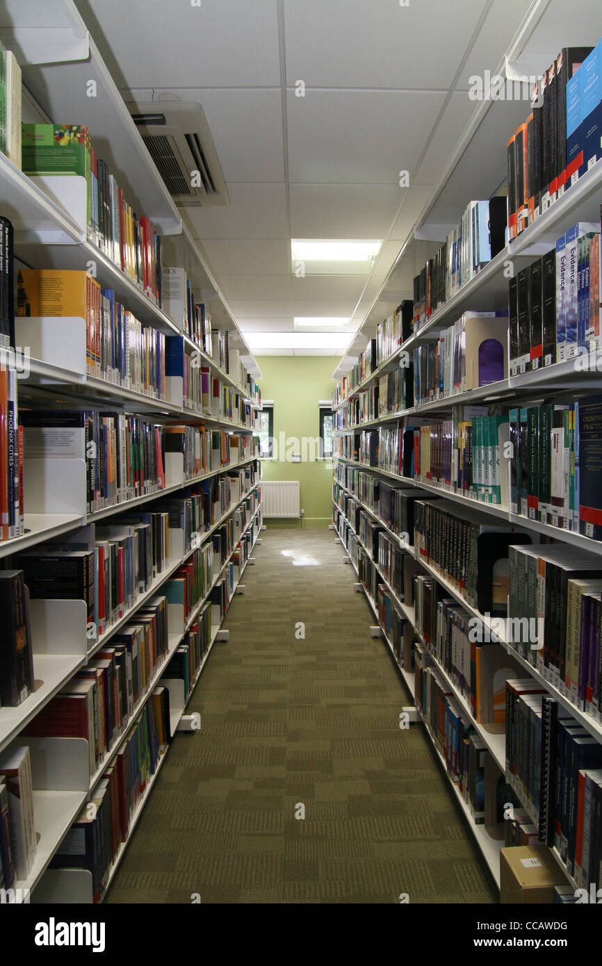 Library shelves in a modern college library Stock Photo - Alamy