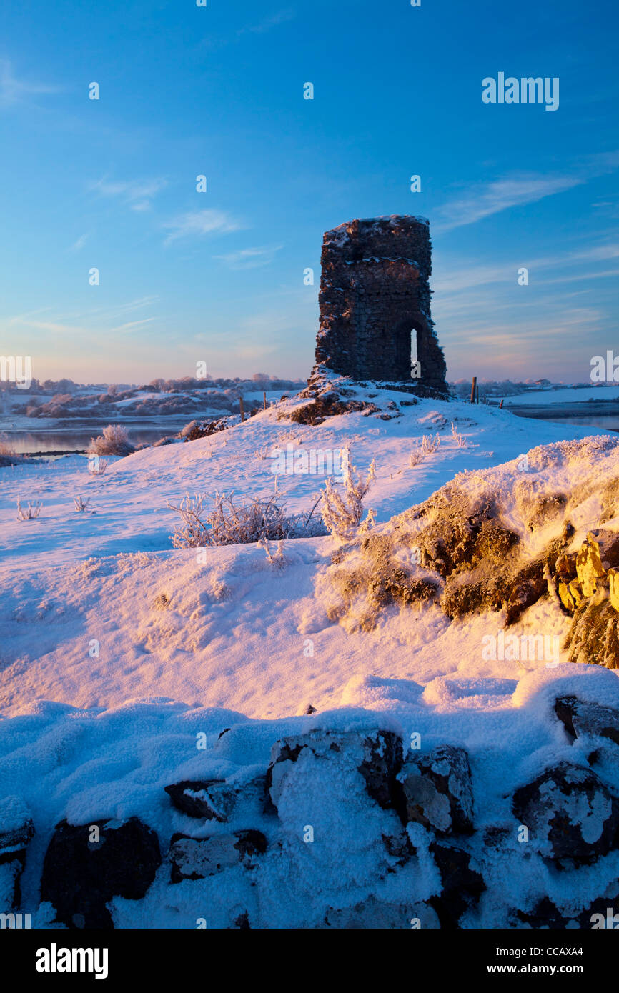 Irish landscapes with castles hi-res stock photography and images - Alamy
