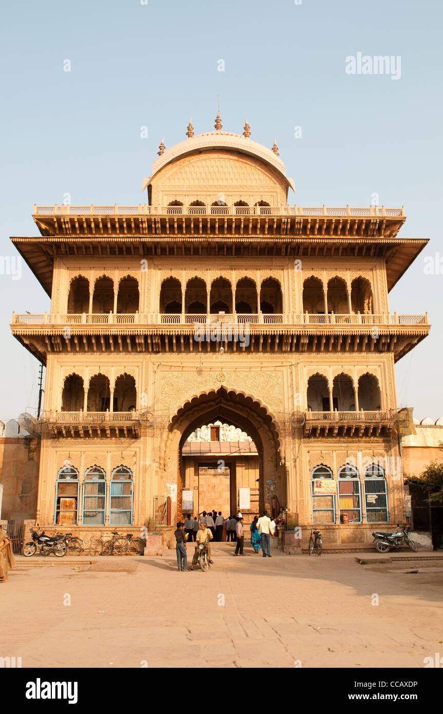 Main Gate to Rangaji mandir, Vrindavan, India Stock Photo - Alamy