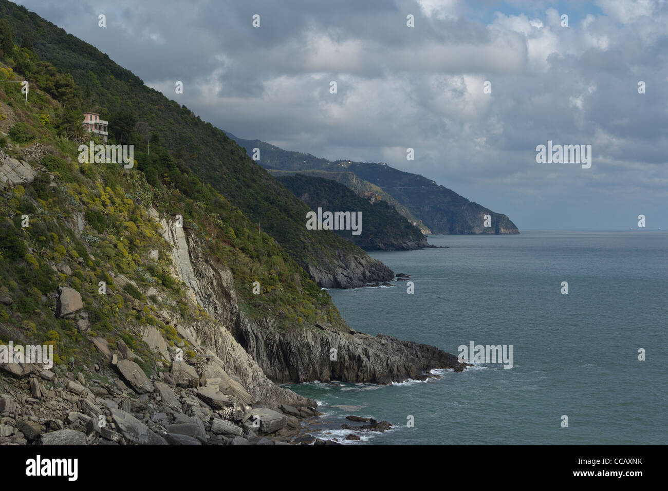 Clifftop house hi-res stock photography and images - Alamy