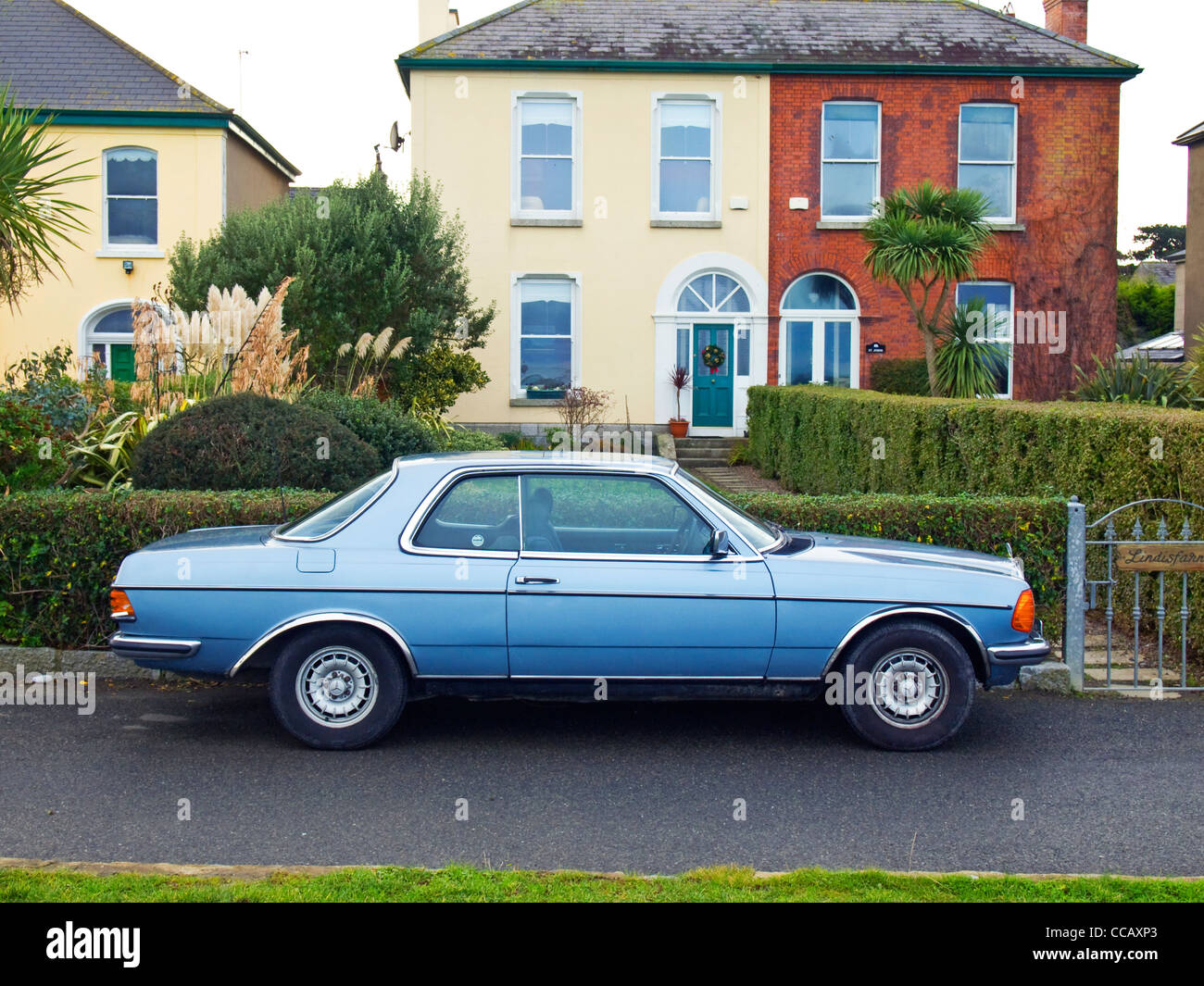 A 1985 registered Mercedes Benz 230 CE saloon car in excellent exterior ...
