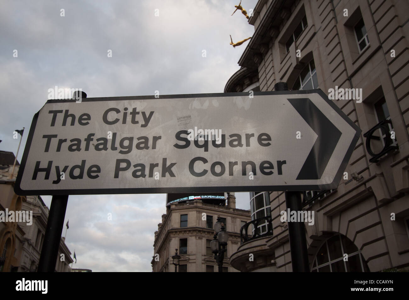 London City road signal with landmarks indication Stock Photo - Alamy