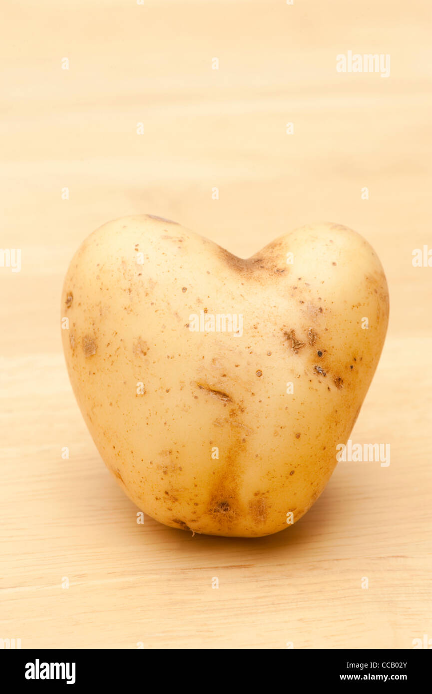 Heart-shaped 'Vivaldi' potato Stock Photo - Alamy