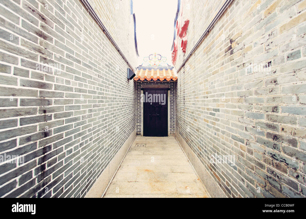 Traditional Chinese architecture, long corridor Stock Photo - Alamy