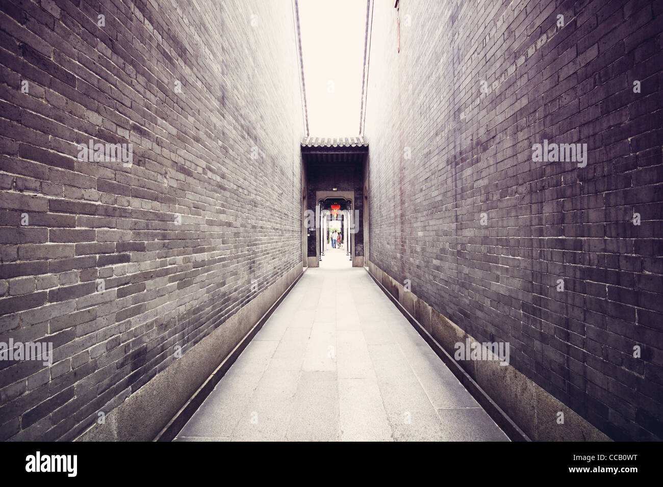 Traditional Chinese architecture, long corridor Stock Photo - Alamy