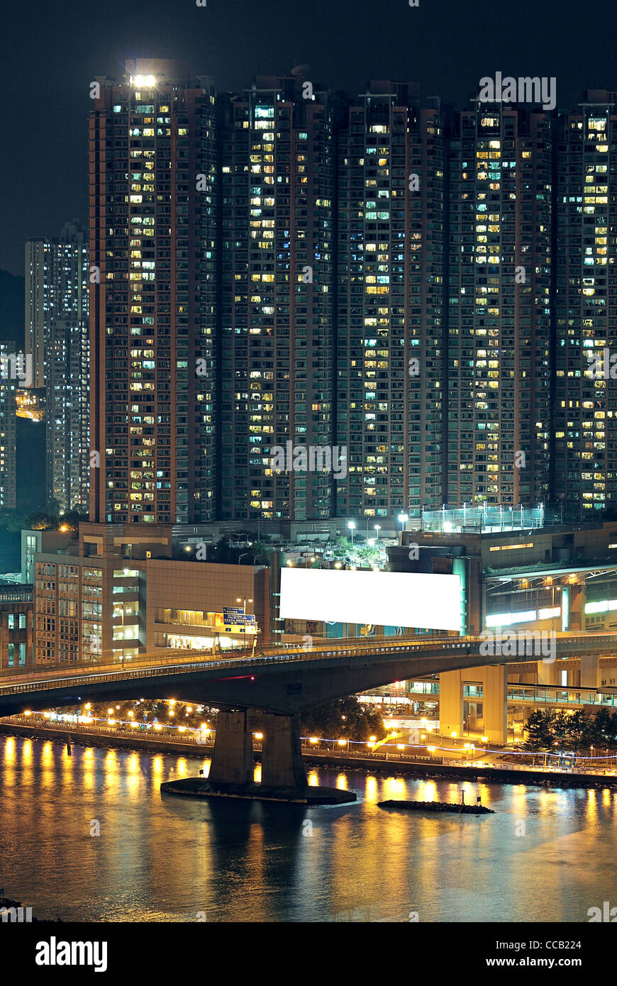Night shot of a city skyline Stock Photo - Alamy
