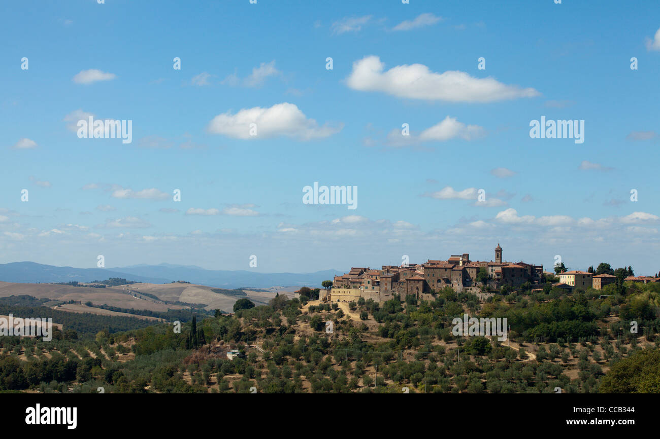 A hill top town in Southern Tuscany, Italy Stock Photo - Alamy