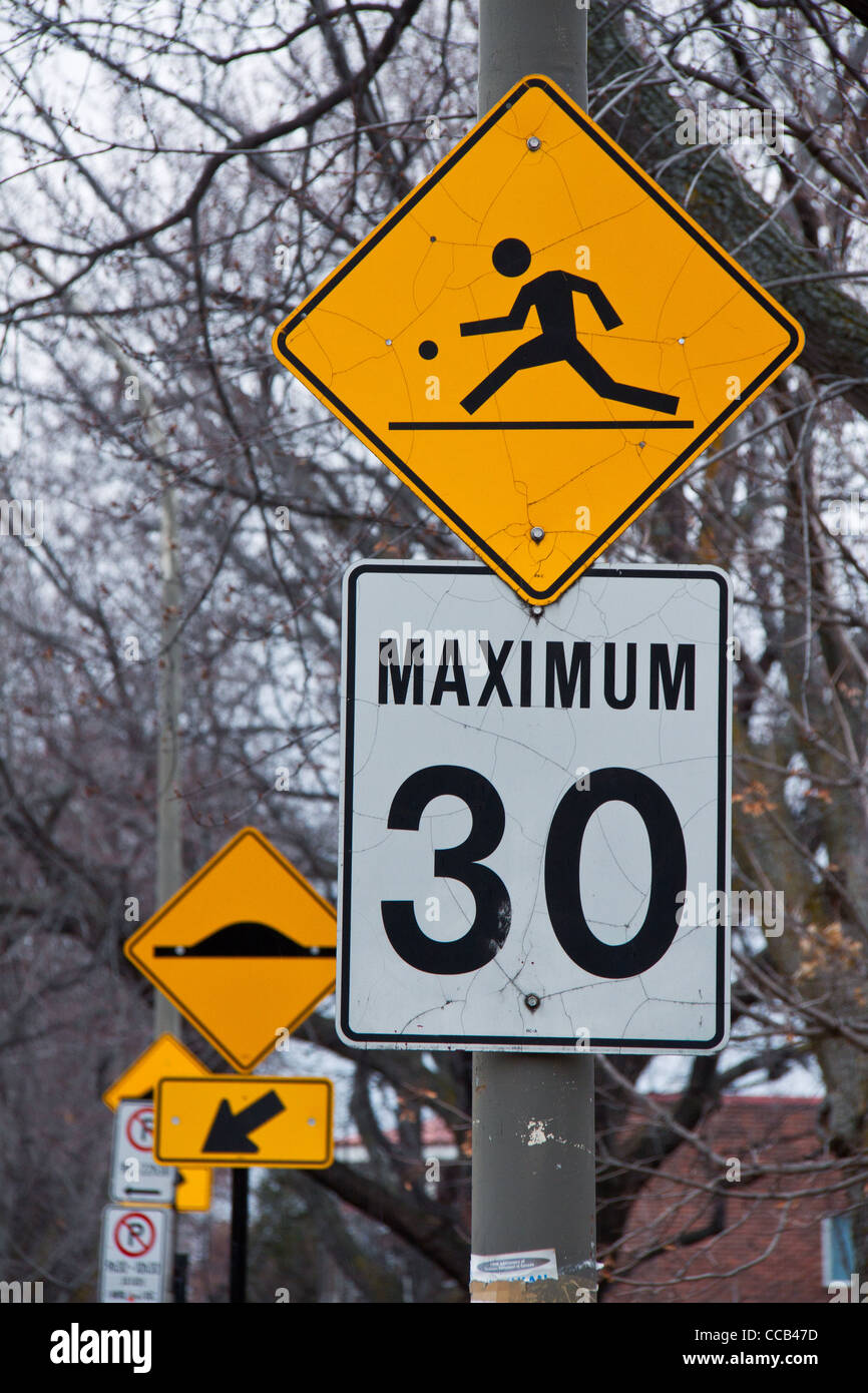 30km h limit hi-res stock photography and images - Alamy