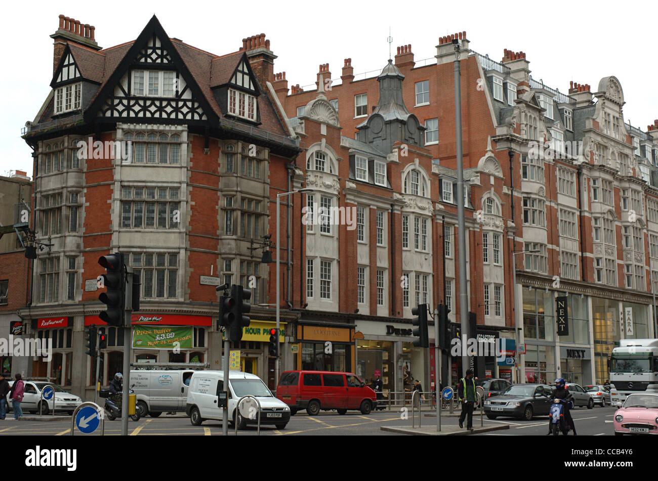Kensington High Street at the intersection with Kensington Church ...