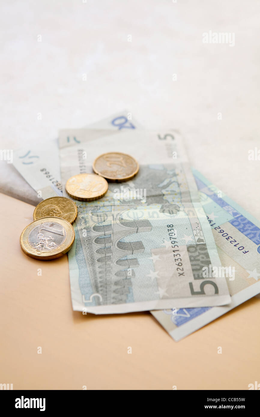 Close-up of euro notes and coins on a table Stock Photo - Alamy
