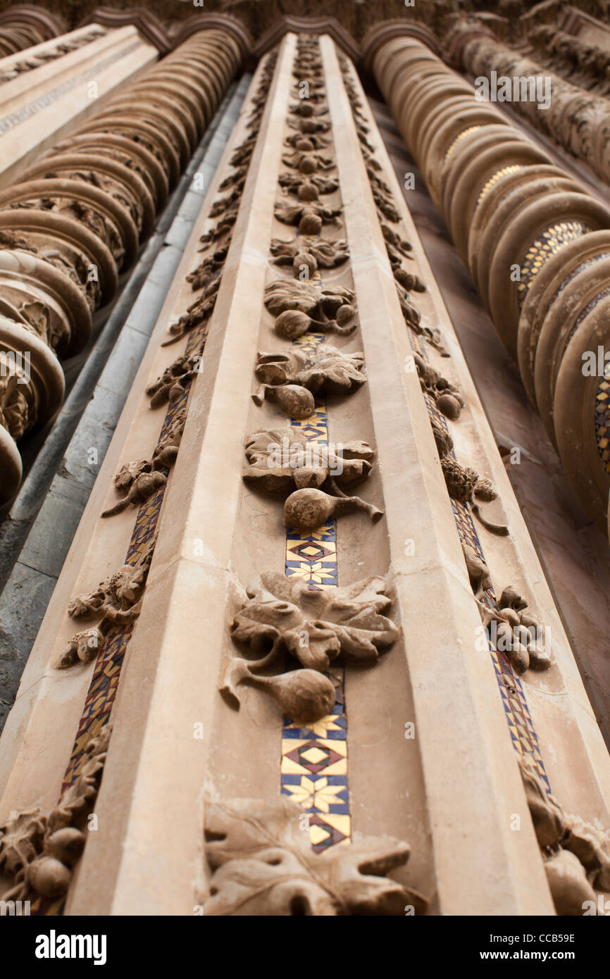 Ornately decorated columns of Orvieto cathedral, Italy Stock Photo - Alamy