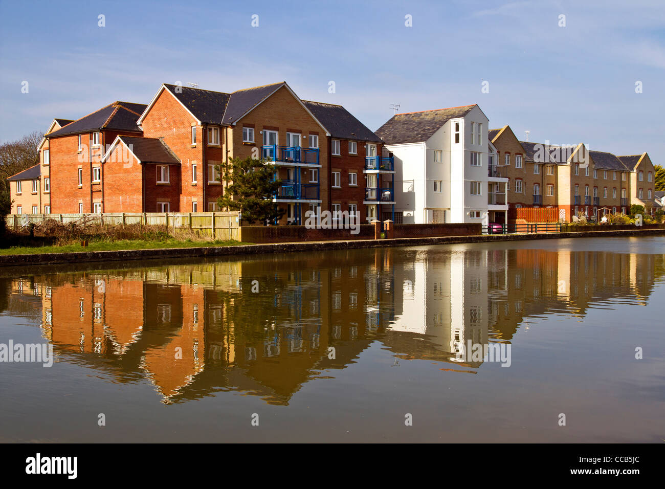 Reflections on buildings hi-res stock photography and images - Alamy