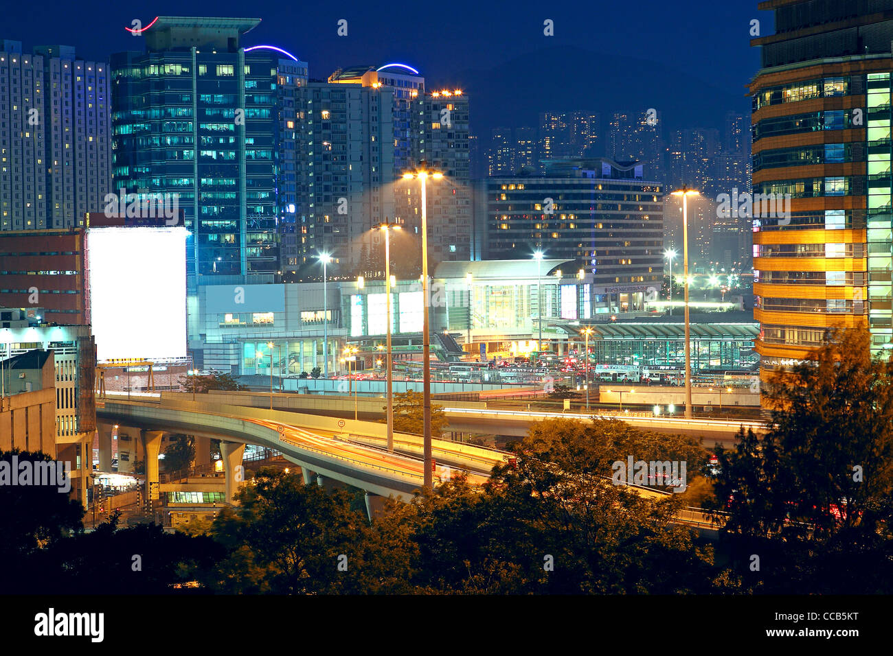 Highway through city in sunset hi-res stock photography and images - Alamy