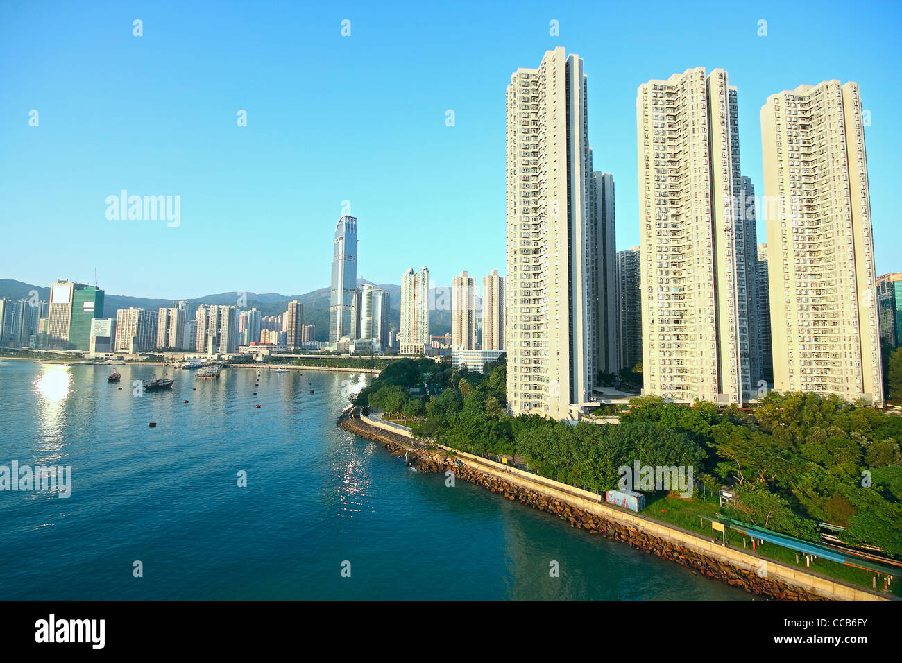 Skylines of urban area daytime hi-res stock photography and images - Alamy