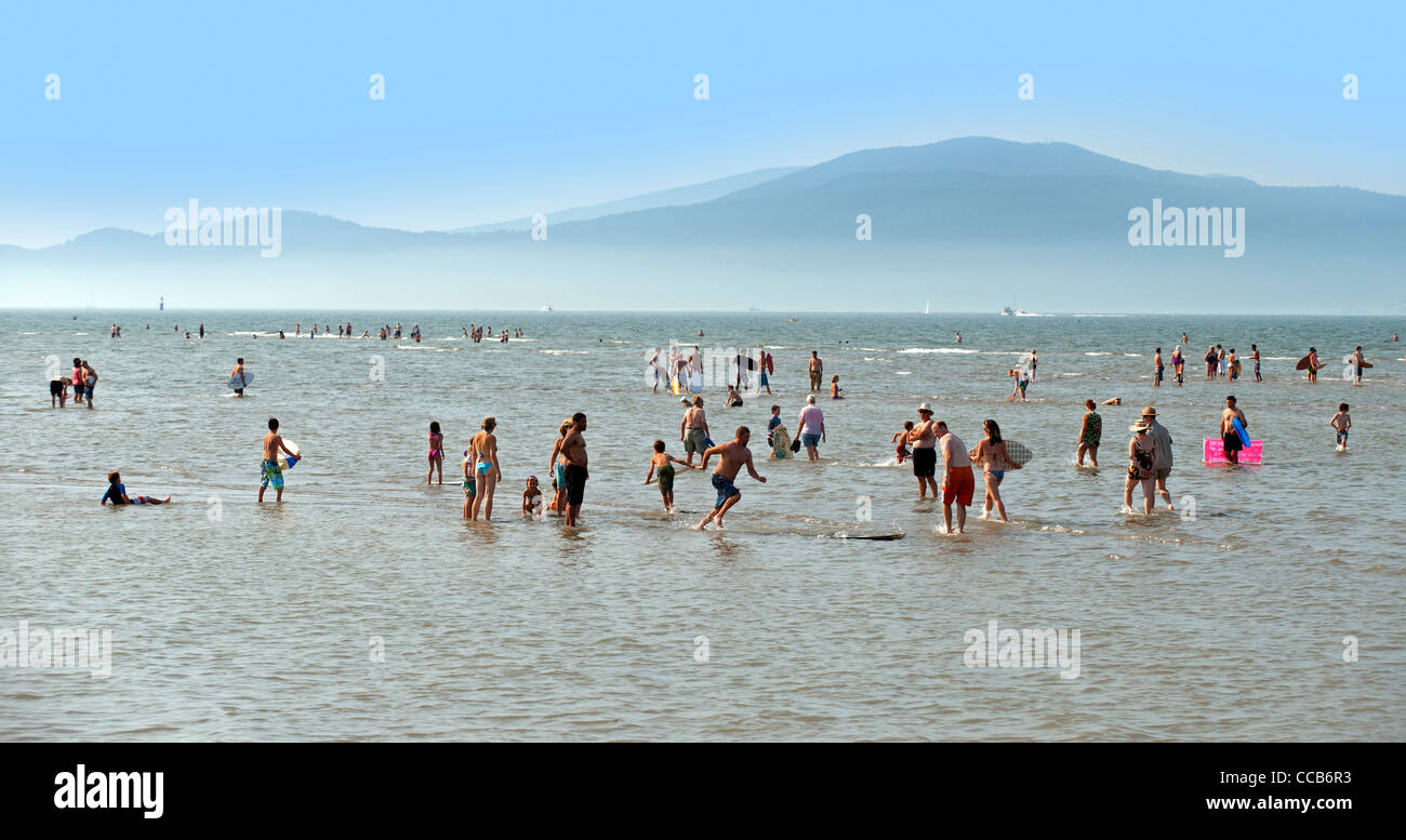 Sunbathers hi-res stock photography and images - Alamy