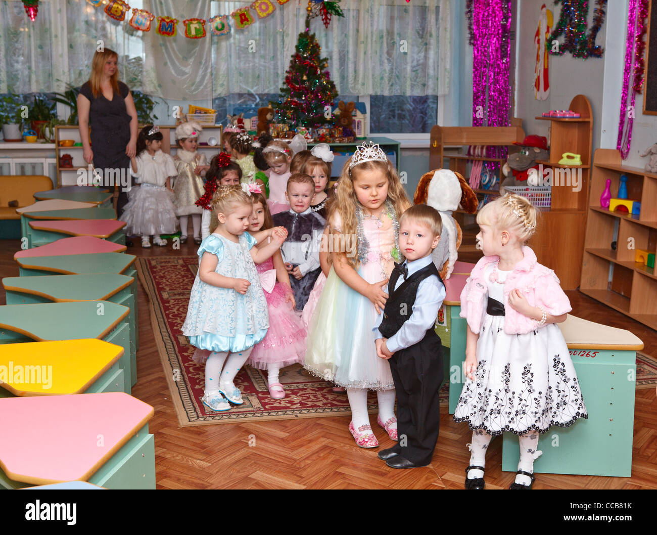 Kid Schoolchildren Snow High Resolution Stock Photography and Images ...
