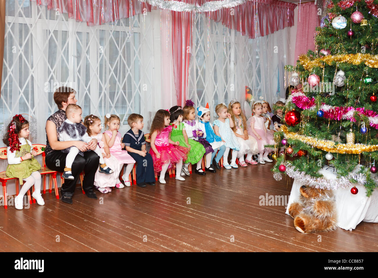 Kid Schoolchildren Snow High Resolution Stock Photography and Images ...