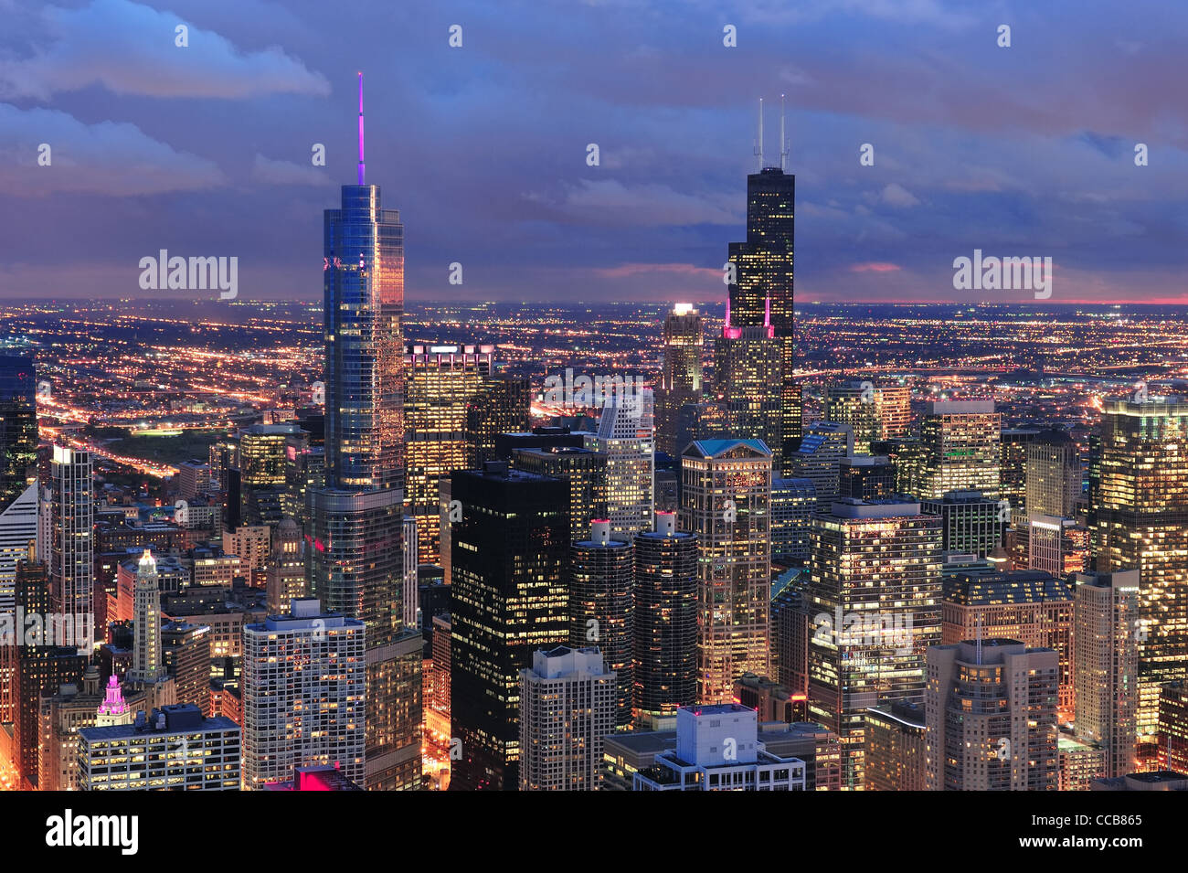 Chicago skyline panorama aerial view with skyscrapers with cloudy sky ...