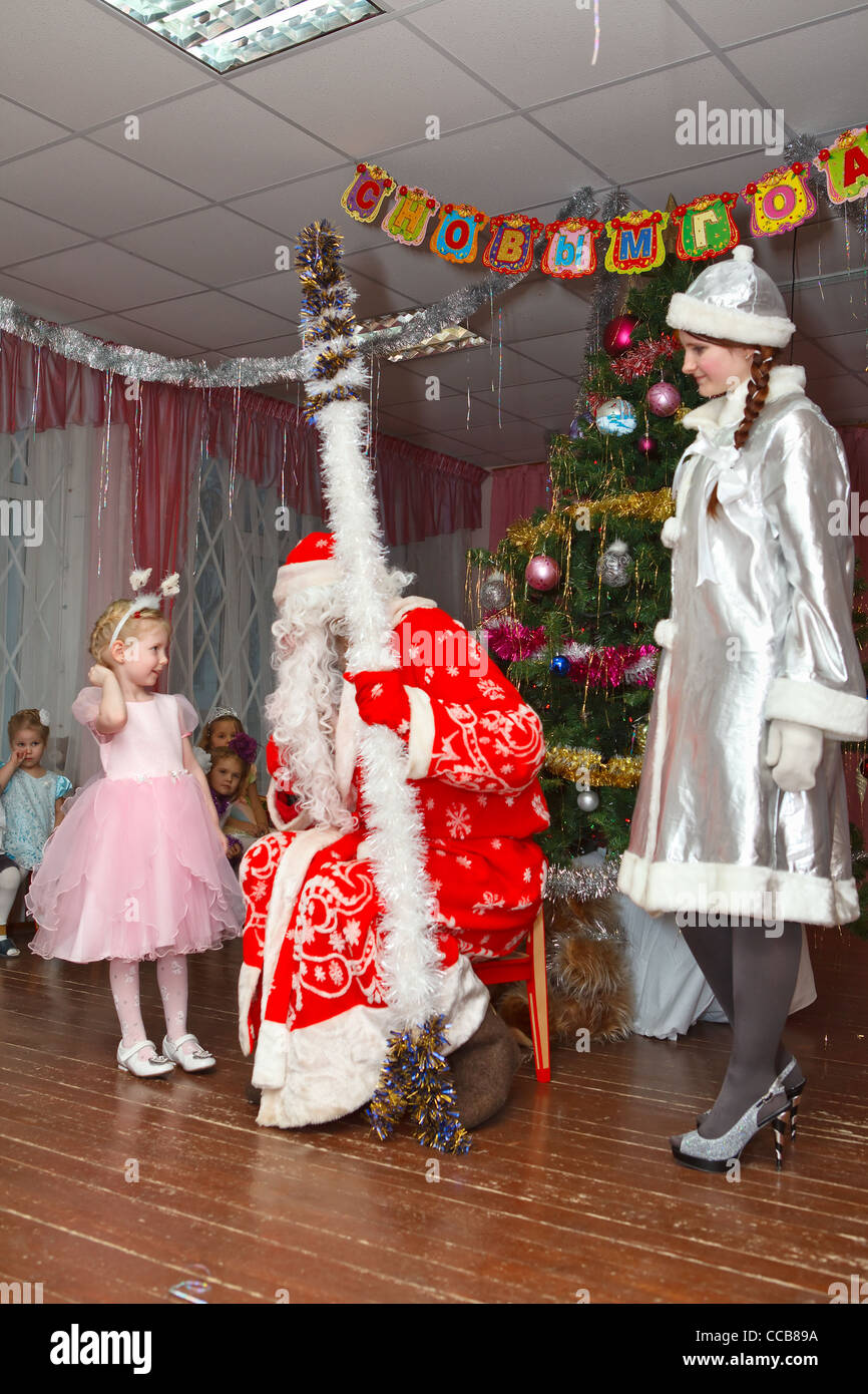 Kid Schoolchildren Snow High Resolution Stock Photography and Images ...