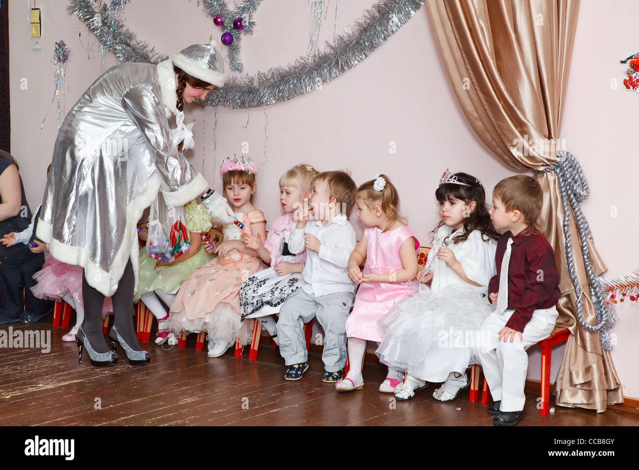 Kid schoolchildren snow hi-res stock photography and images - Alamy