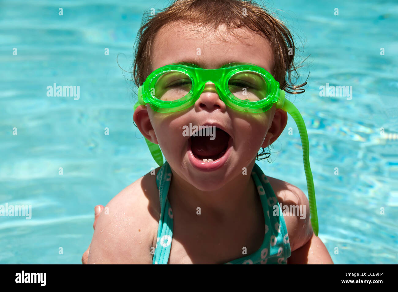 Mouth open showing teeth hi-res stock photography and images - Alamy