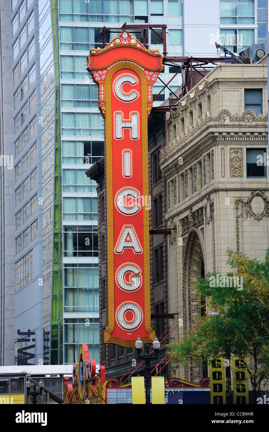 Chicago Theatre and street view Stock Photo - Alamy