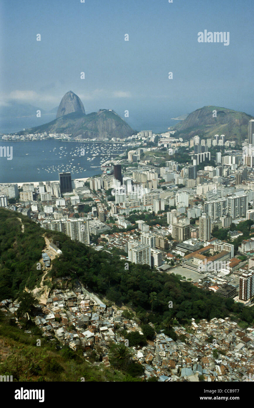 Favelas and rich building hi-res stock photography and images - Alamy