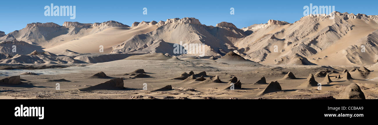 Long panoramic shot of the escarpment and yardang field Dakhla Oasis ...