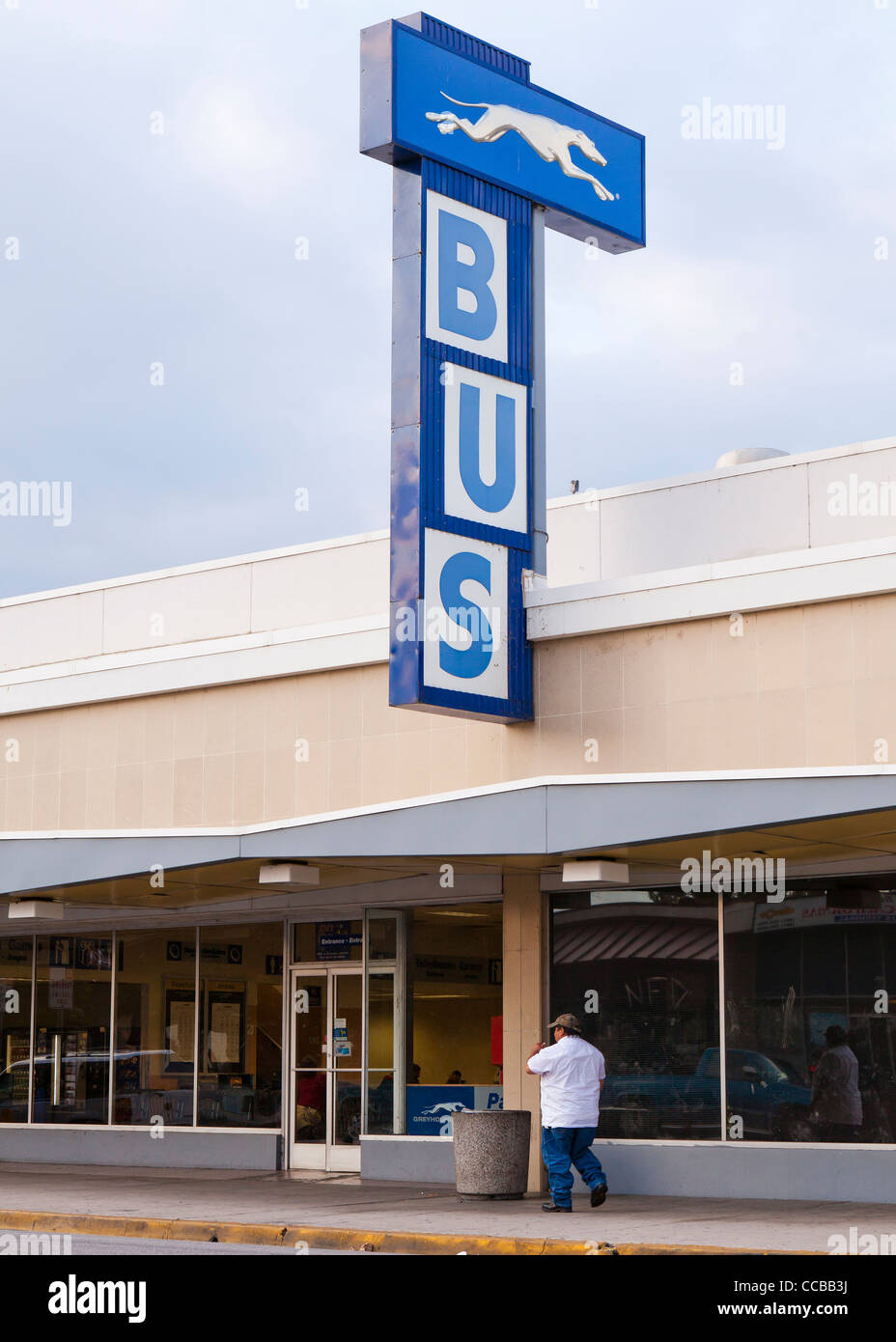 Greyhound bus terminal station hi-res stock photography and images - Alamy