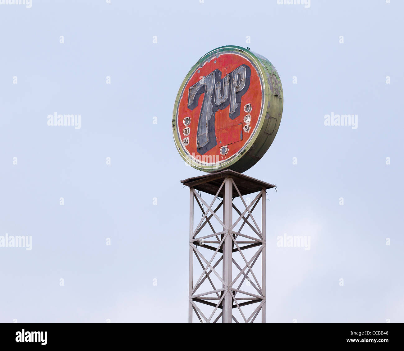 Vintage 7up sign hi-res stock photography and images - Alamy