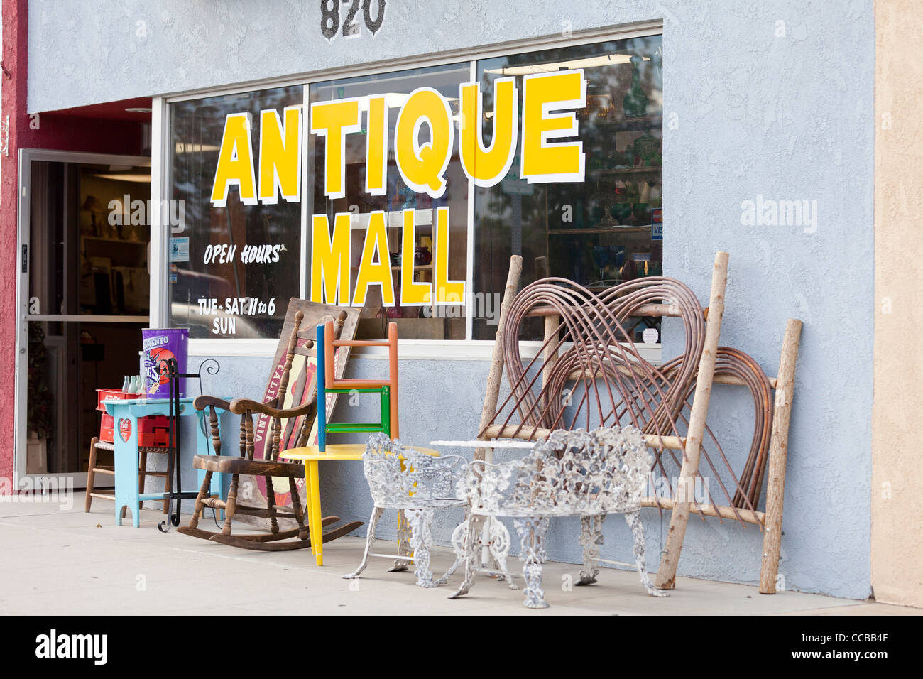 Antique storefront hi-res stock photography and images - Alamy