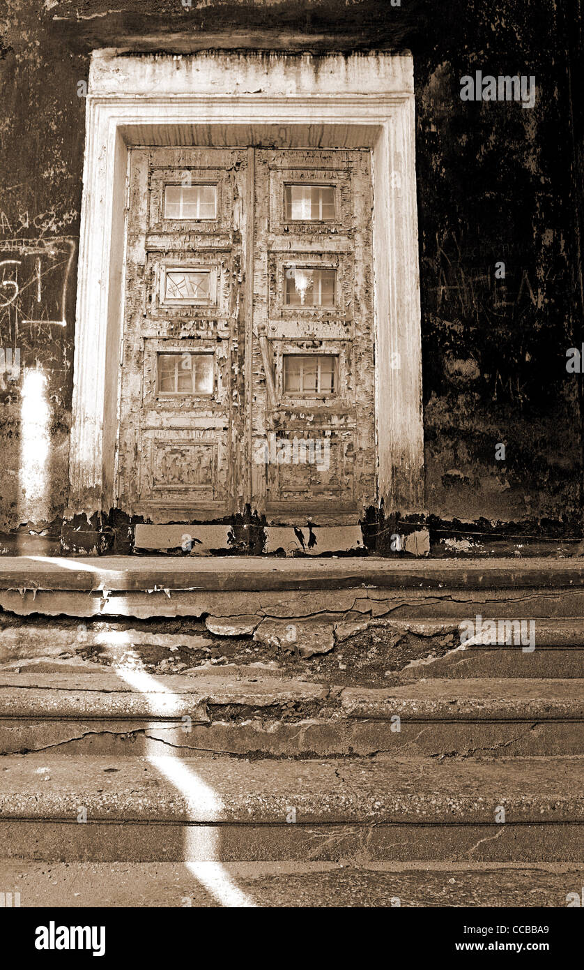 Part doorframe hi-res stock photography and images - Alamy