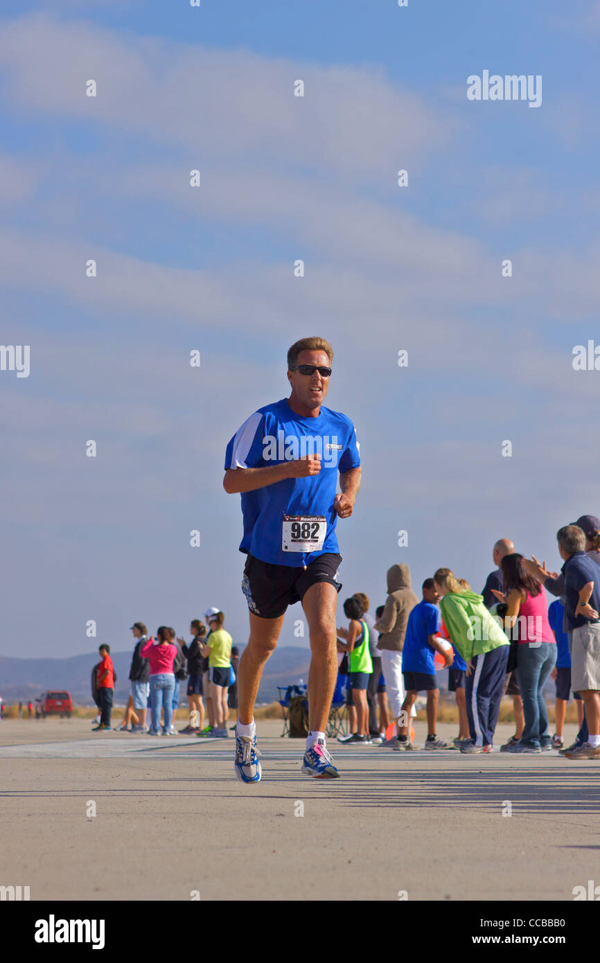 Man running a race in California Stock Photo - Alamy